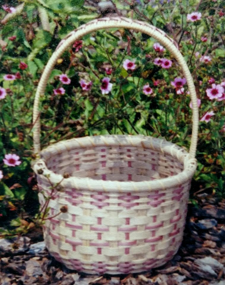 The Country Seat: Pattern - Orchard Bells Basket by Rynicke